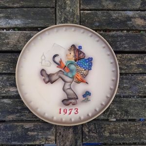 Hummel | Art | Rare Vintage 973 Globetrotter Hummel Goebel Annual Plate ...